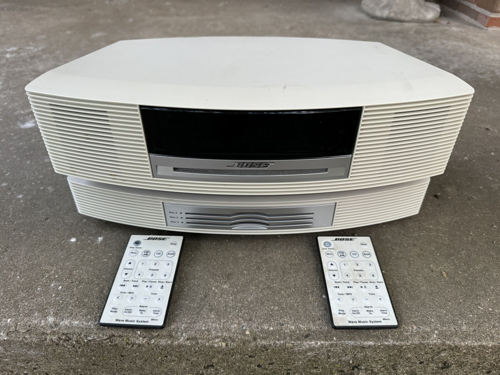 Bose Wave Music System AWRCC2 W/ 3-Disc Multi-CD Changer Two Remotes ...
