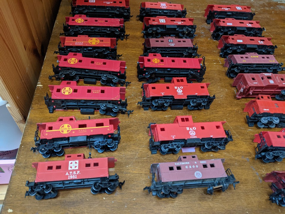 HO Scale Red Caboose Lot - 22x Cars Santa Fe, PC, Mixed, Vintage ...