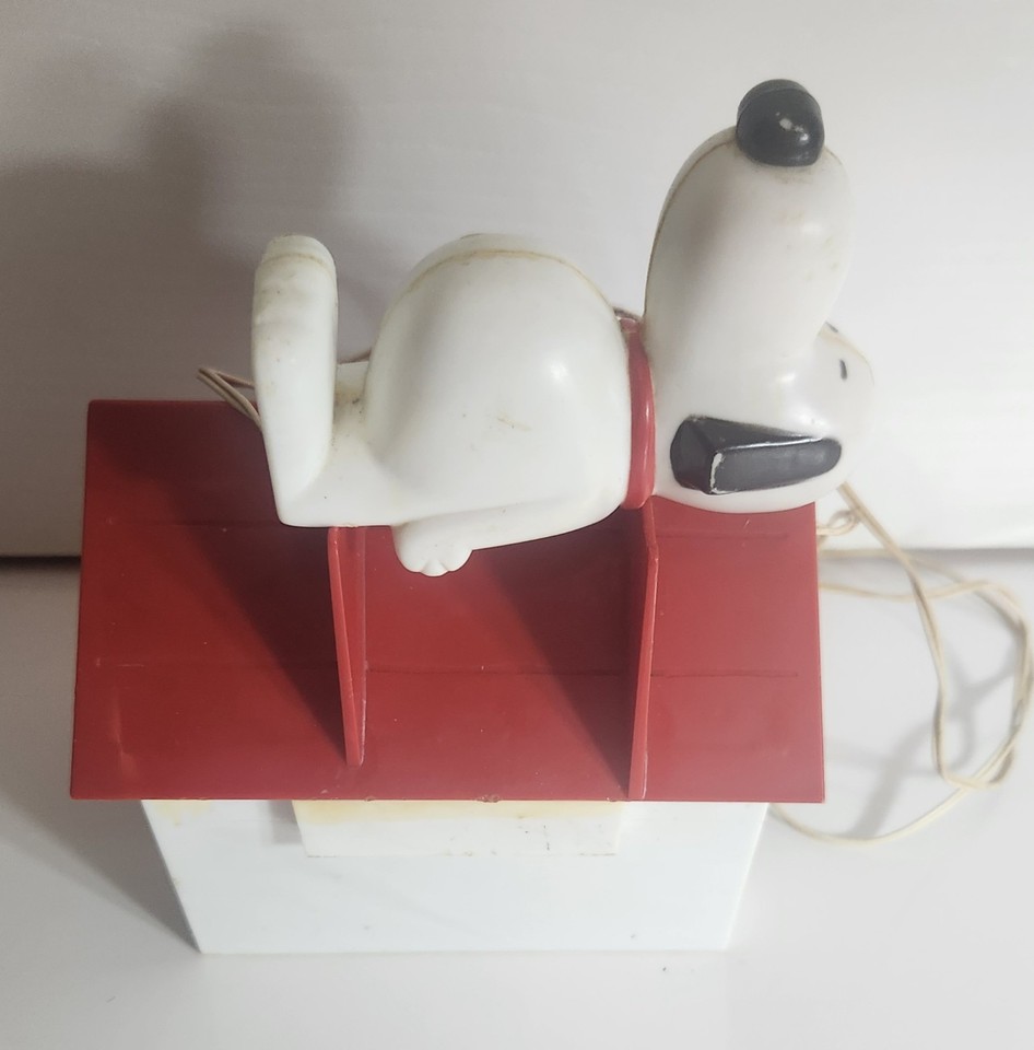 VINTAGE 1972 SNOOPY ELECTRIC TOOTHBRUSH FEATURING SNOOPY AND HIS ...