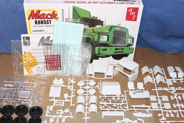 AMT 1:25 Mack R685ST Model Kit, Complete in Open Box | eBay
