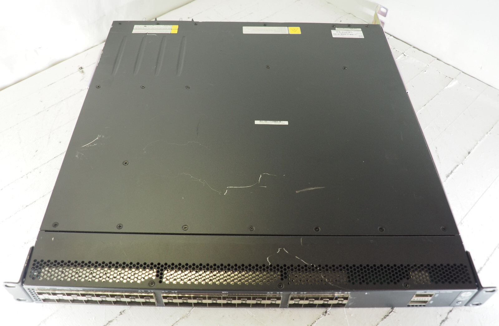 HPE JG896A FlexFabric 5700 40XG 2QSFP+ Ethernet Switch, 2 x PSU 315 W ...