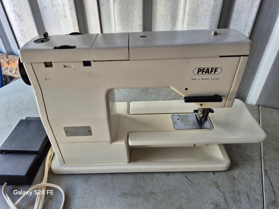 Pfaff 1222E Sewing Machine W/ Table, Presser feet,Pedal & Bobbin | eBay