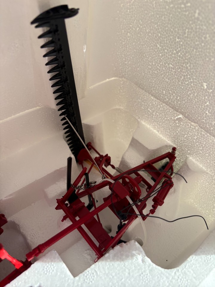 McCormick Farmall 340 farm toy tractor in 1/16th scale New In Box by ...