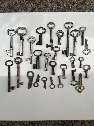 VINTAGE ANTIQUE BARREL SKELETON & Flat KEYS VARIOUS LENGTHS, Lot Of 38 ...