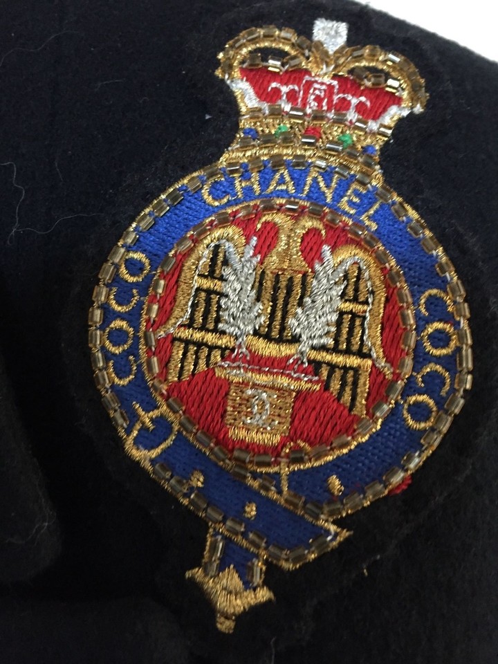 CHANEL BOUTIQUE 88A MUSEUM BLACK CREST CC PATCHES 24K GOLD BUTTONS ...