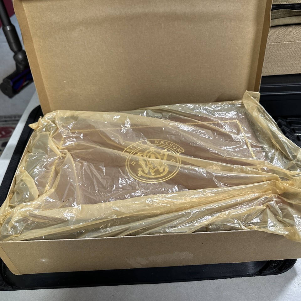 FACTORY SMITH AND WESSON WOODEN PRESENTATION BOX 44 MAGNUM THE CLASSIC ...