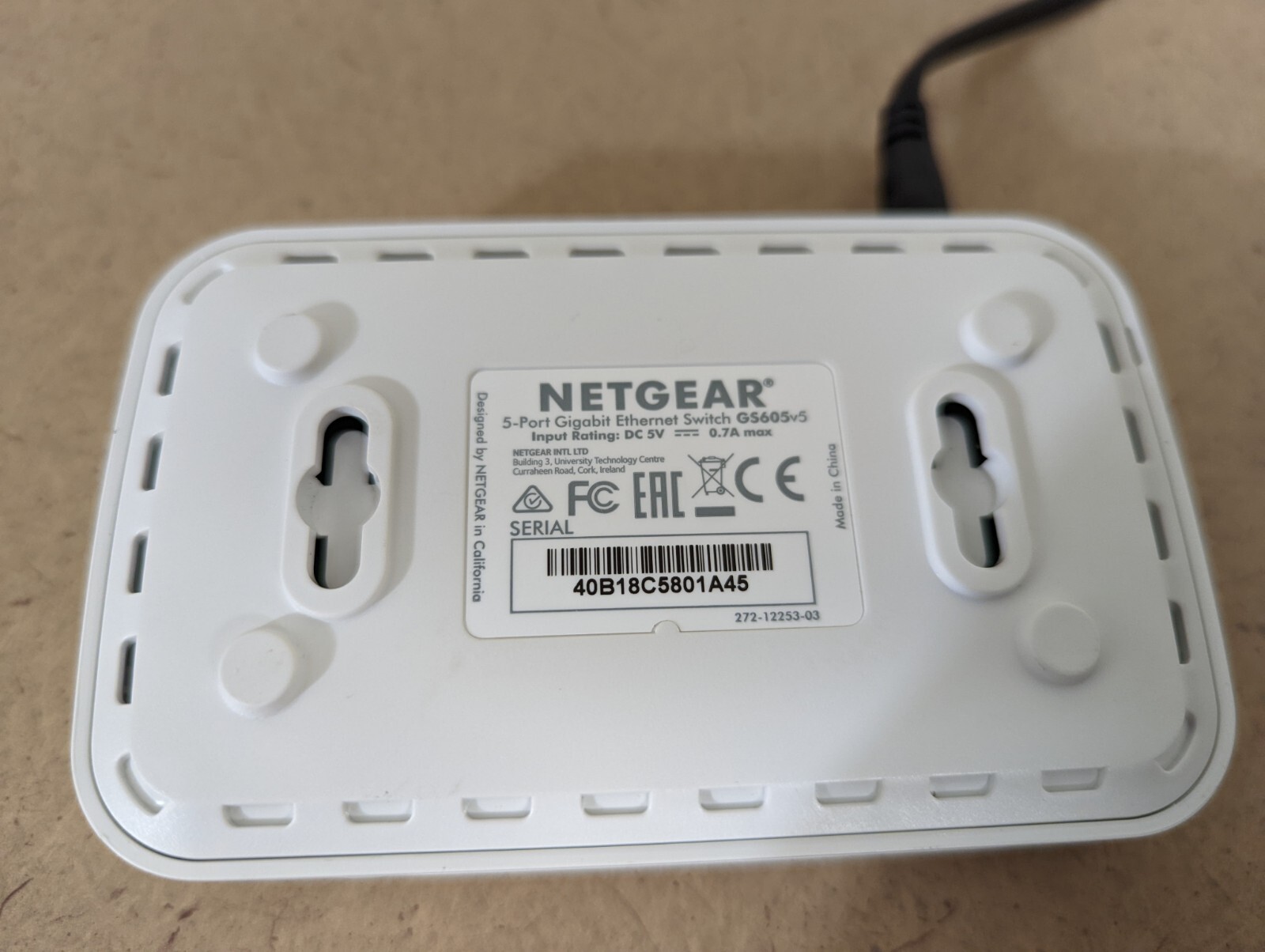 NETGEAR GS605v5 5-Port Gigabit Ethernet Switch 10/100/1000 Mbps w ...