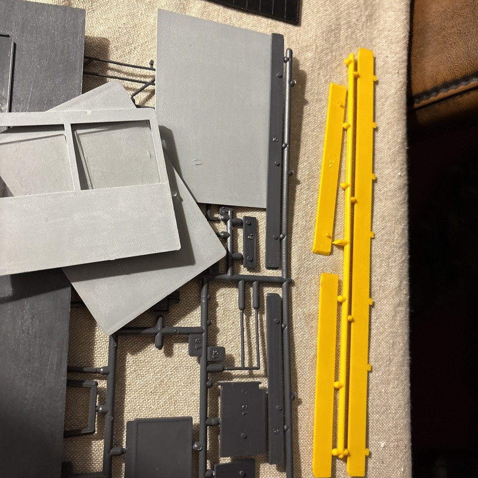 SCALEXTRIC C235 SCALEXTRIC' PIT STOP BUILDING (NEW BUT!) 1.32 kit | eBay UK