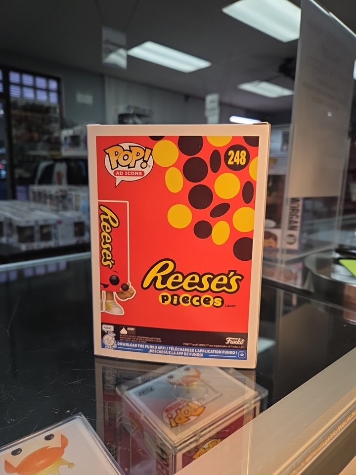 Funko Pop! Vinyl: Hershey's - Reese's Pieces Box Exclusive #248 W ...