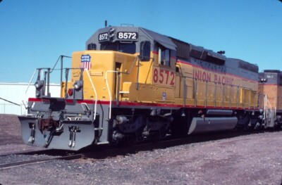 UP 8572 SD-40-2T BUTLER WI (UNION PACIFIC) ORIGINAL SLIDE 03-11-00 T22 ...