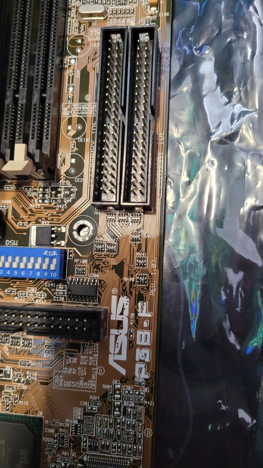 ASUS P3B-F, Slot 1, Intel Motherboard rev 1.03 + p3 450 + 256mb ram ...