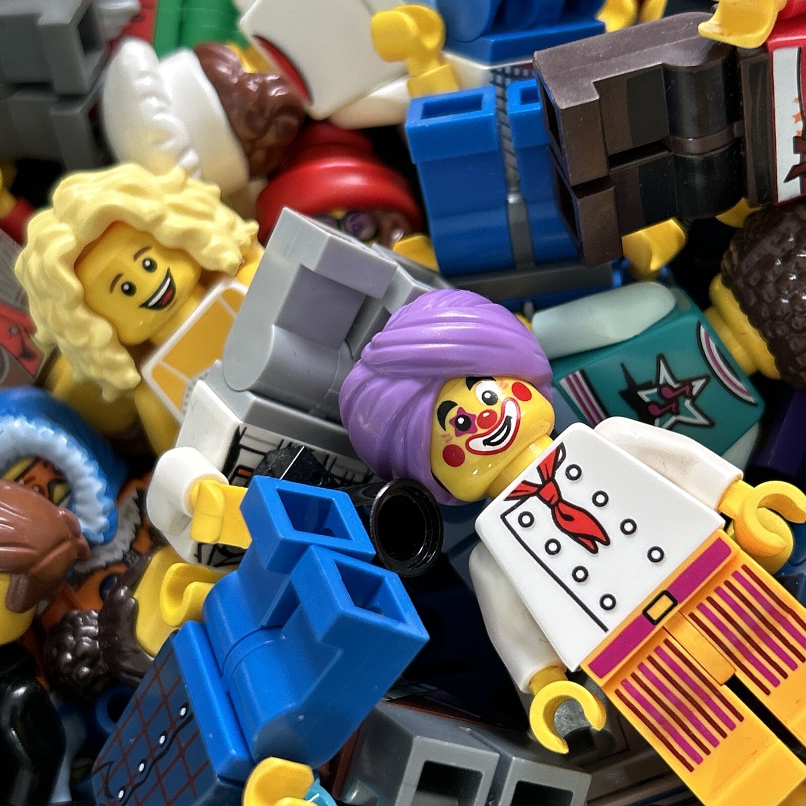 Job lot collection of 8 genuine lego random minifigures+accessories ...