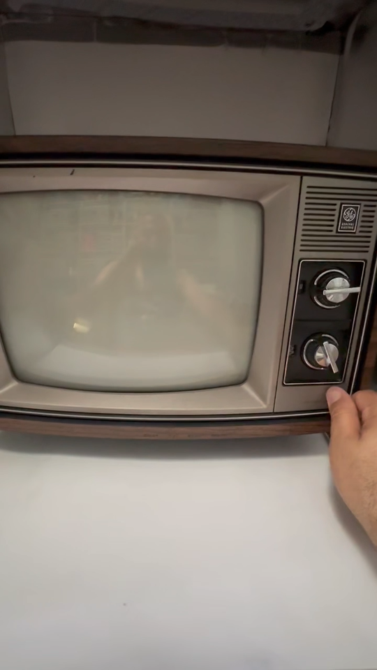 Vintage General Electric CRT TV Portable Colored Gaming 13” 13AC3504W ...