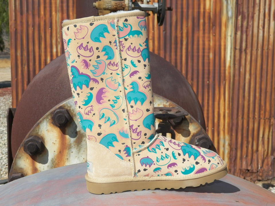 New Womens UGG Classic Tall Graffiti Claw Sand/Apricot US 7 EU 38 UK 5. ...