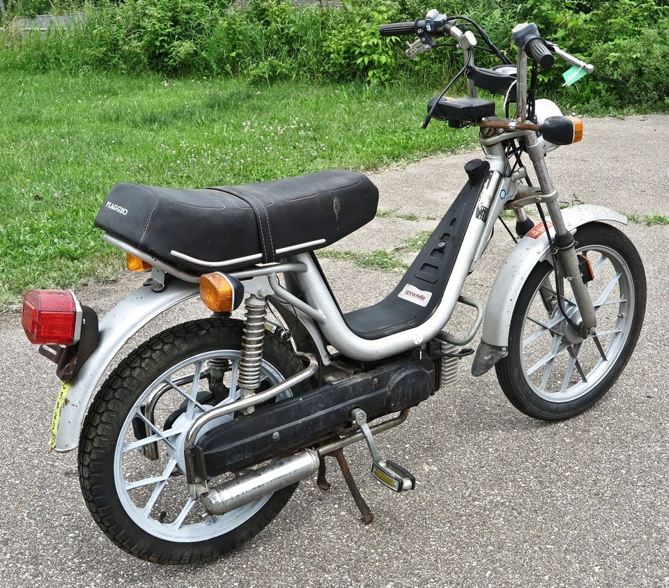 Vtg 1979 Vespa Piaggio GRANDE Project Moped 50cc for Repair or ...
