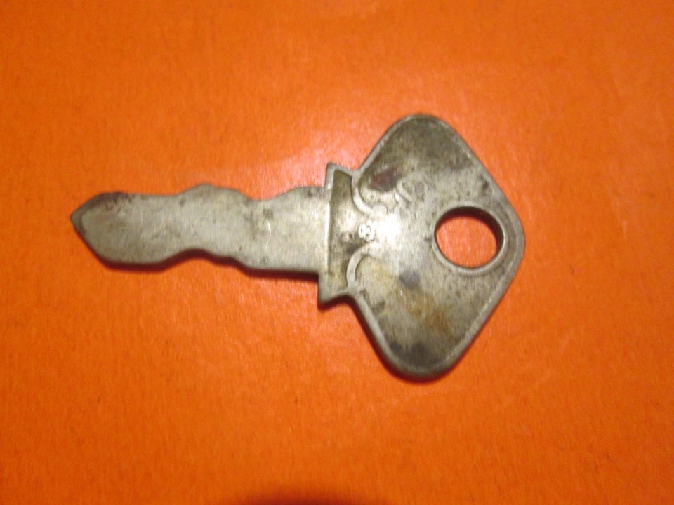 Vintage Antique AUTOMOBILE Model T Ford or A Ignition Key # 62 Logo Car ...