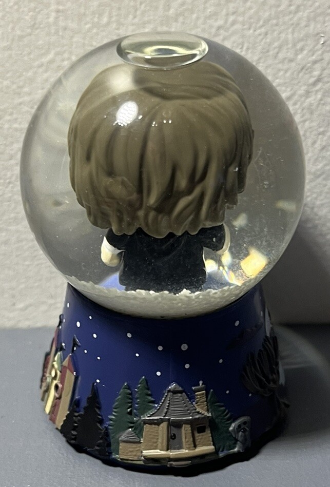 Funko Harry Potter Snow Globe - Mystery Minis 1/72 Harry with Wand and ...