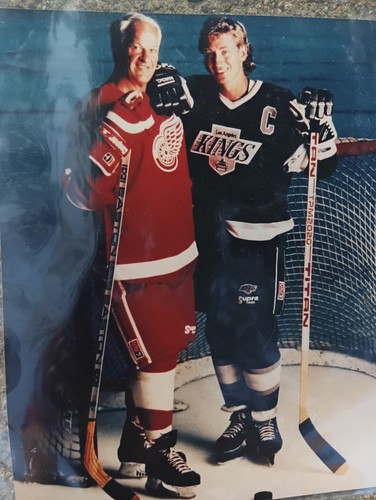Vintage Gordie Howe & Wayne Gretzky NHL Photo - Detroit Red Wings & LA ...