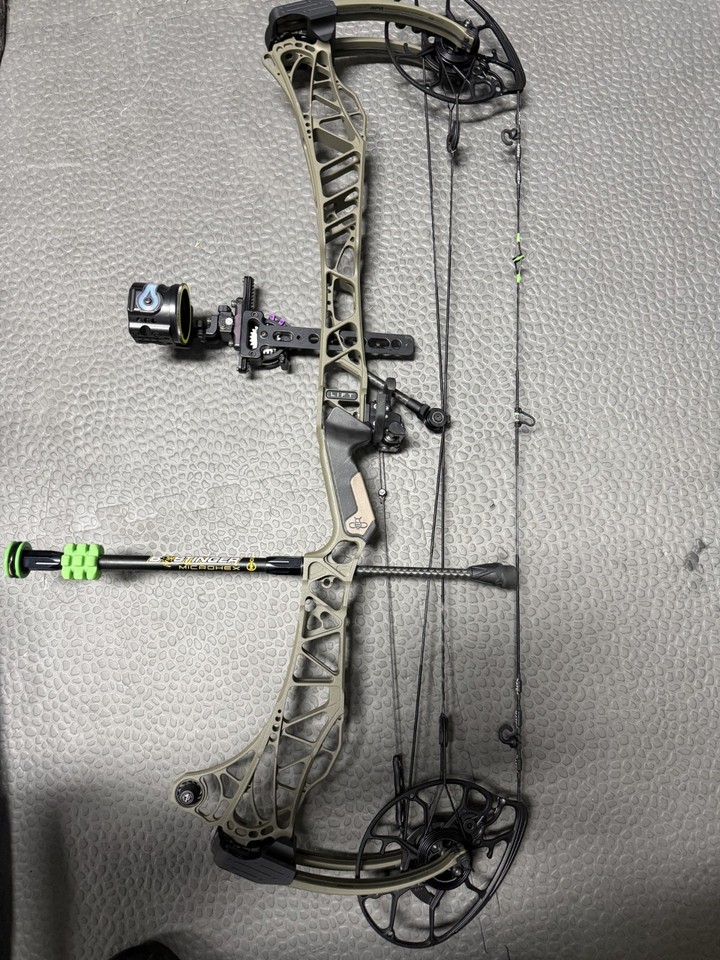 Mathews Lift 33 75# bow @ 30" draw. Includes 70# mods, Fast Eddie XL 3 ...