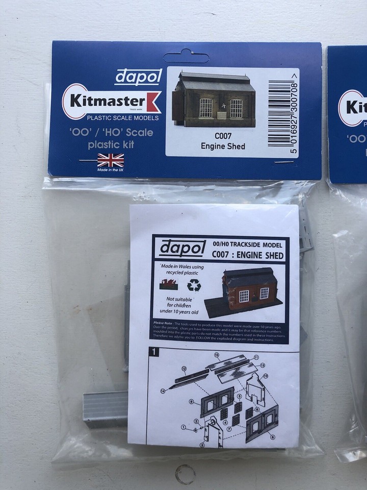 Three New Dapol Plastic Kits Engine Shed, Booking Hall & Signal Box OO ...