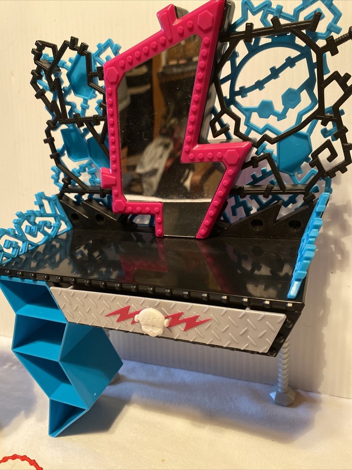 2012 Monster High Frankie Stein Vanity Playset Vanity Chair Accessories ...