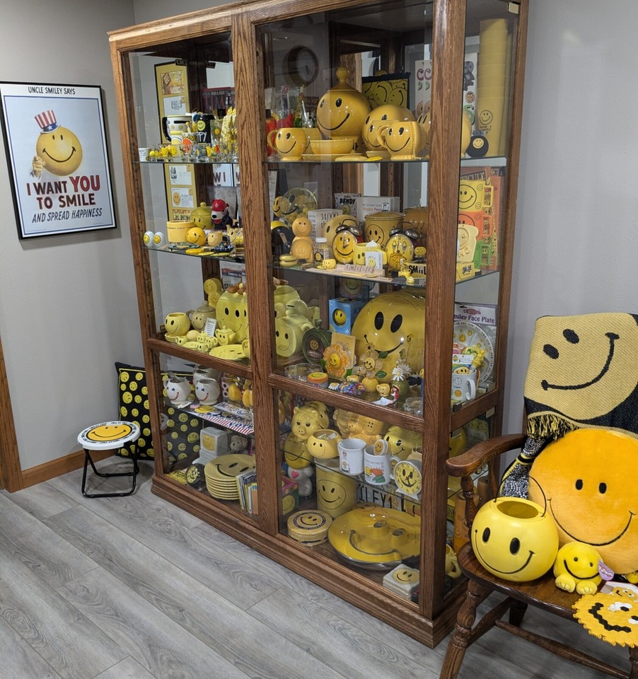 New Happy Smiley Smile Face ID Identification Card Document Holder Reel ...