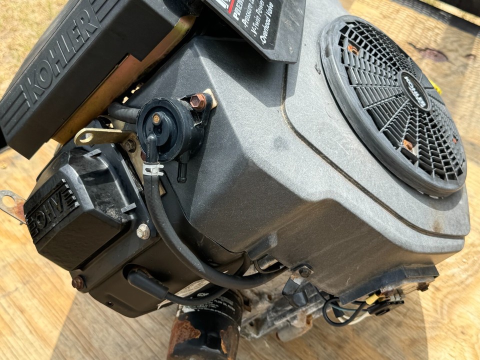 KOHLER COMMAND PRO 23 HP. ENGINE CV675S....Good Running!!! | eBay