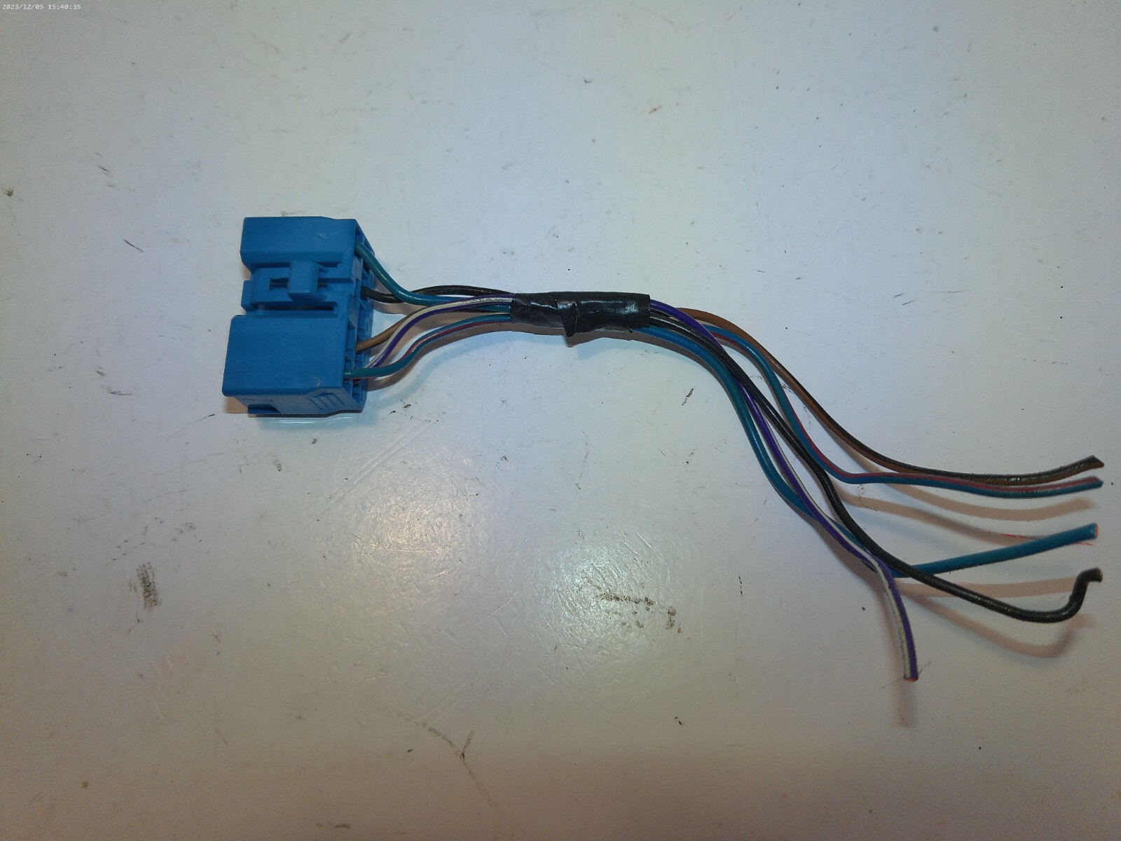 00-04 VOLVO S40 TAIL LIGHT BULB SOCKET PANEL DRIVER LEFT BLUE PLUG 5 ...