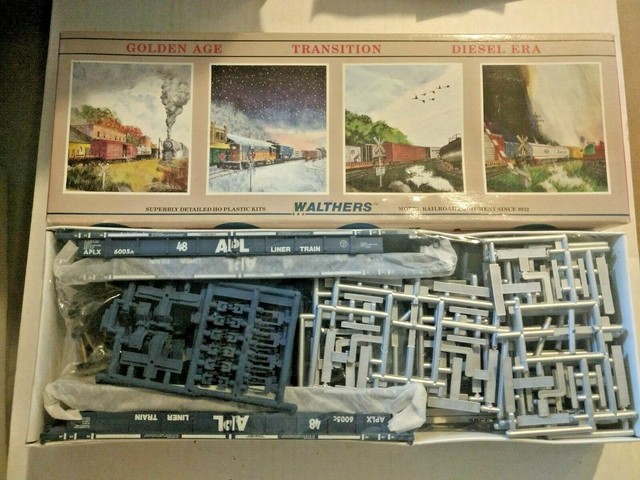 Walthers 305' Thrall 5 Unit Articulated Double Stack Car APL Liner ...