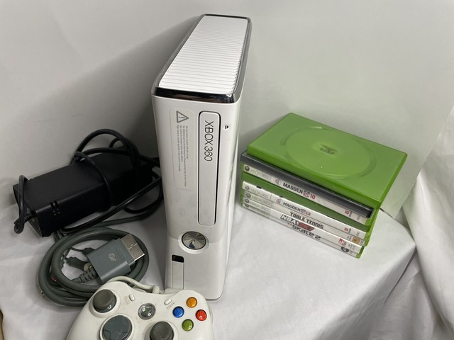 Microsoft Xbox 360 Skylanders Bundle 4GB Glossy White Console for sale ...