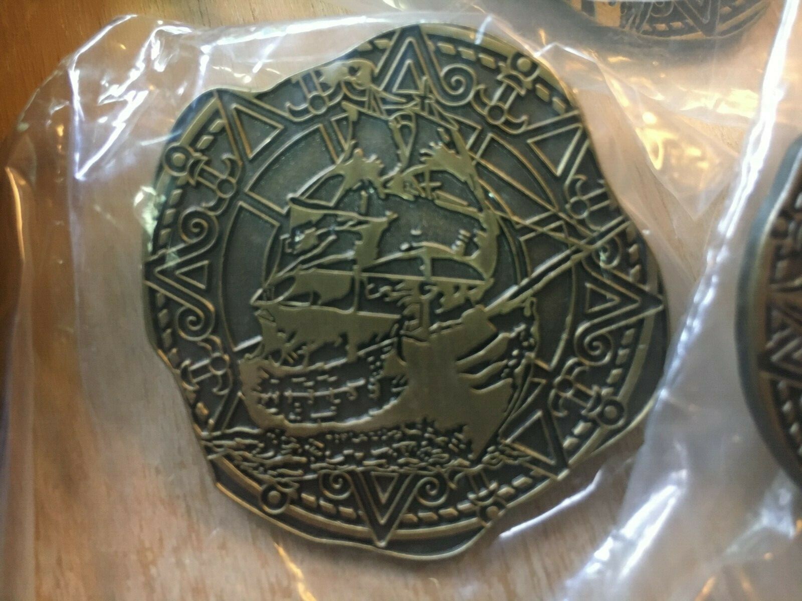 Disney PIRATES Of The CARIBBEAN 7 Seas POUCH Of (3) Doubloon PINs LE ...