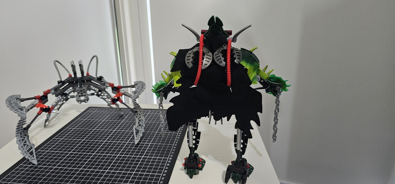 LEGO BIONICLE - Lot: 88 - Set: 8940 Karzahni - 100% Complete w/ Defilak ...