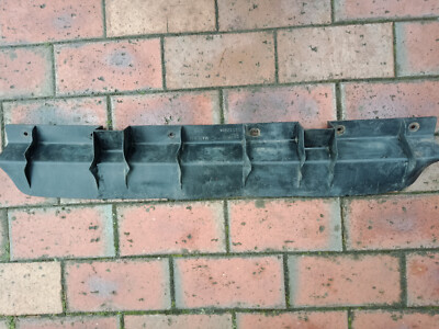 Holden WB PLASTIC PIECE BOTTOM OF RADIATOR SUPPORT PANEL air COOLER ...