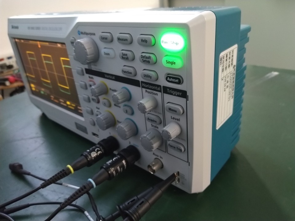 Tektronix TBS 1000C Digital Oscilloscope TBS1072C , TPP0100 probes are ...
