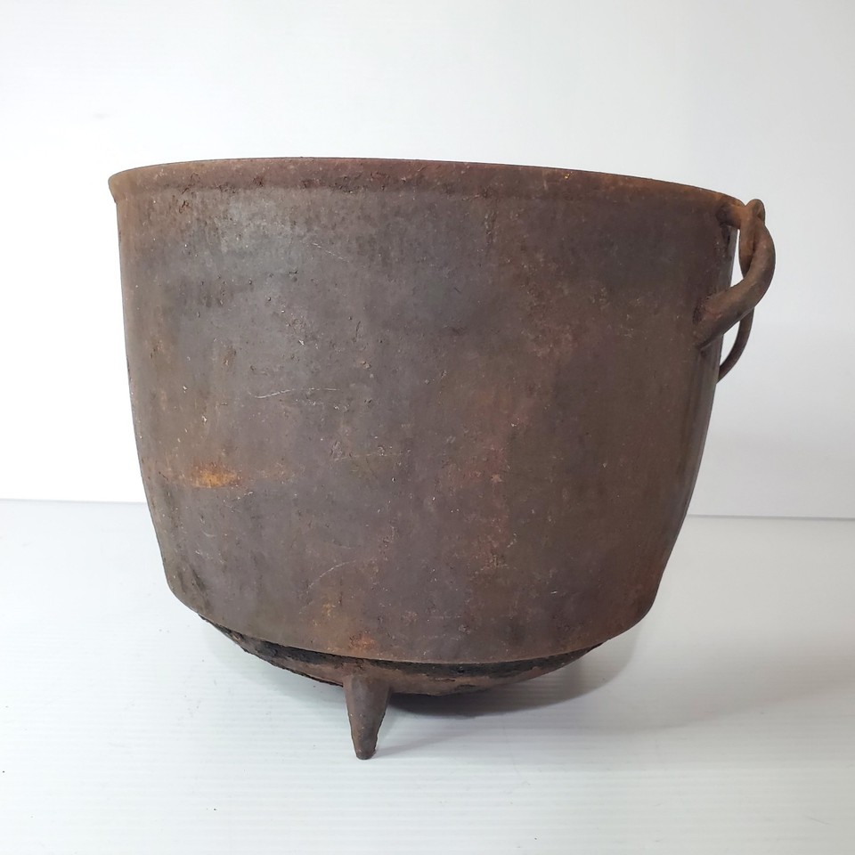 Vintage Cast Iron Bean Pot Cauldron 3 Legged Footed Unmarked Antique ...