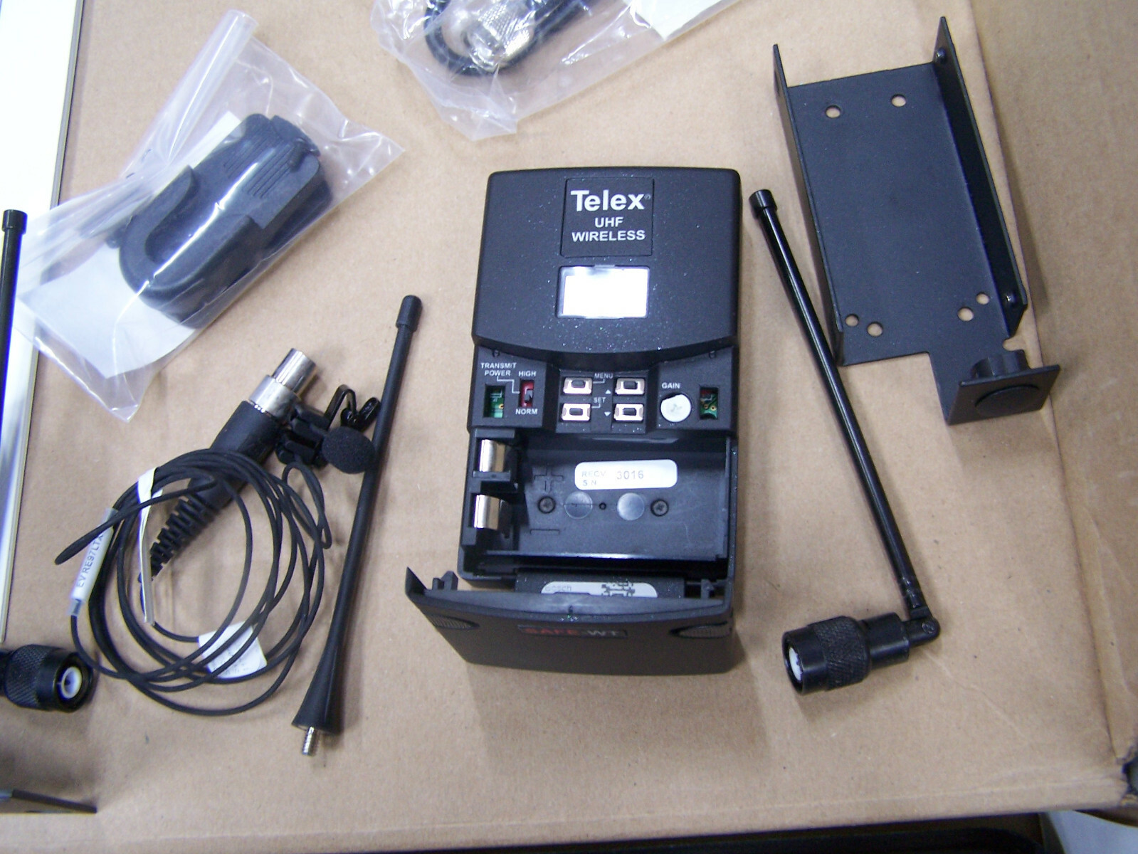 Telex EV SAFE 1000 L-F Wireless microphone lapel set RE97LTX encrypted ...