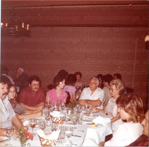 VTG 1980S FOUND PHOTO - PARTY EVENT LARGE FAMILY RESTAURANT CELEBRATION ...