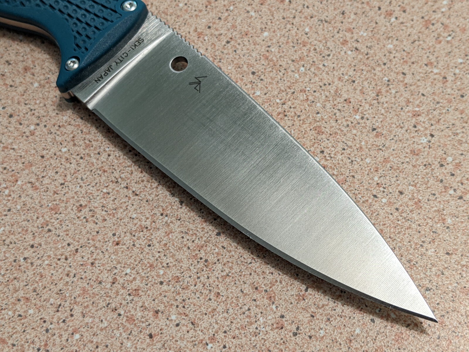 Spyderco - FB31PBL2K390 Enuff 2 Fixed VG-10 Leaf Blade Knife Blue FRN - MAP $240 | eBay