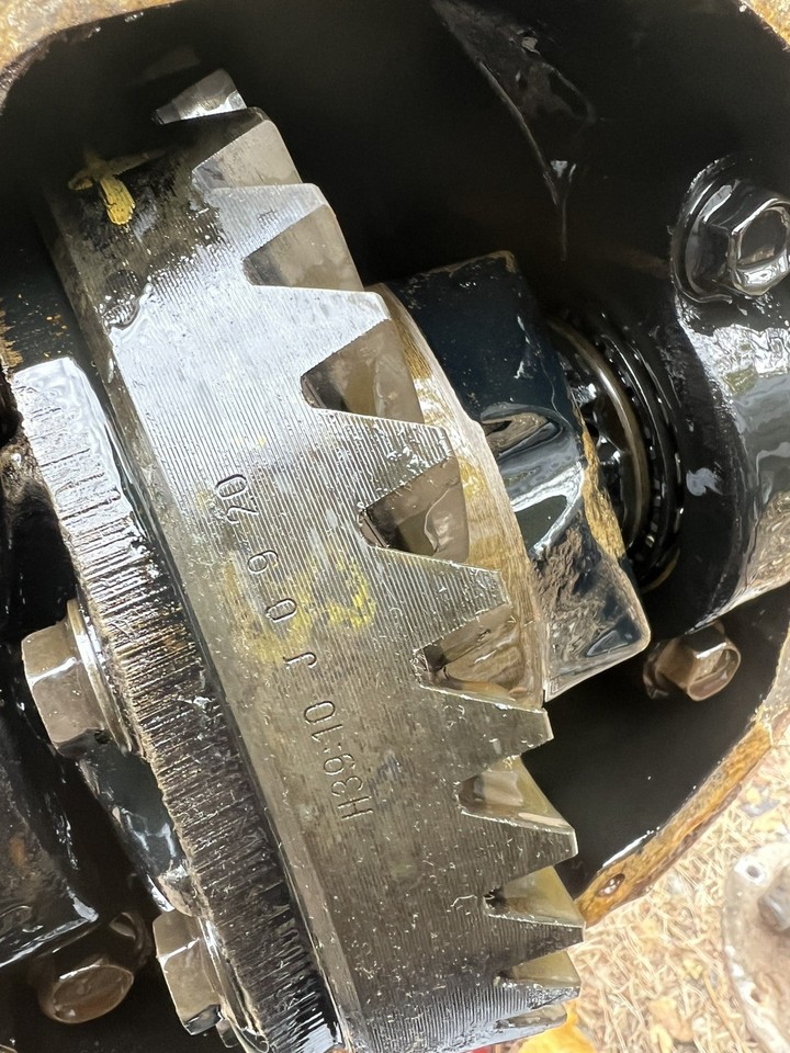 79-83 Datsun 280zx Rear End Differential 3.9 Ratio Open Diff Axle ...