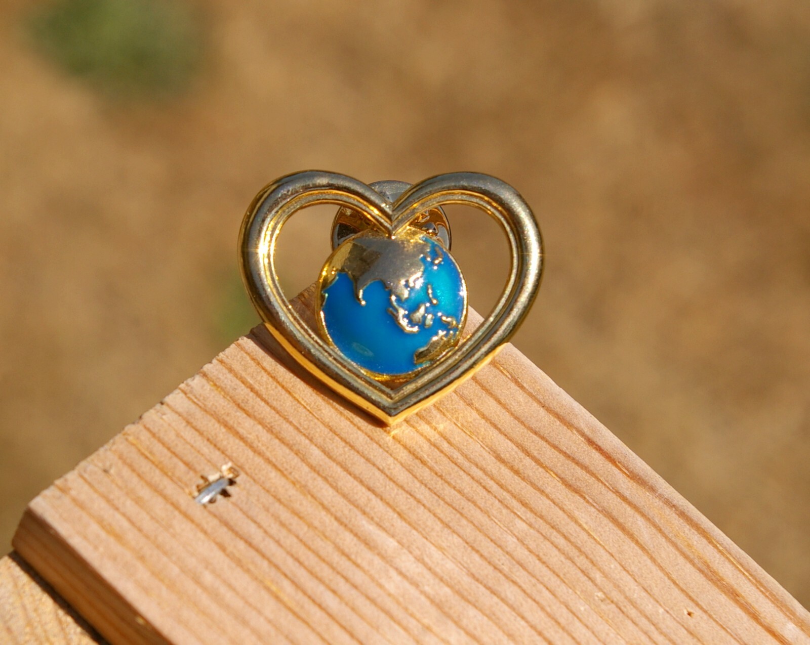 Blue & Gold Tone Metal Heart World Globe Lapel Pin Pinback Brooch Avon ...