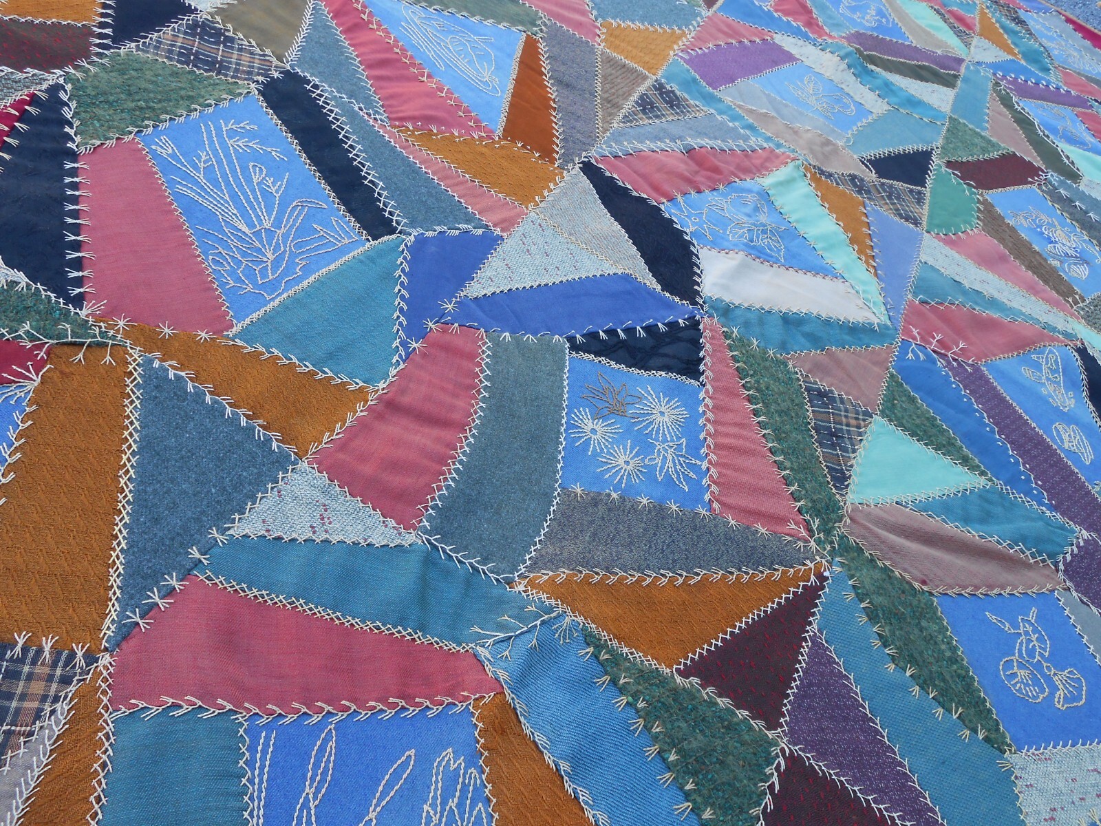 ROCKY MTN QUILTS YORK, ME ANTIQUE SGND 3 COLOR THREAD EMBELLISHED QUILT ...