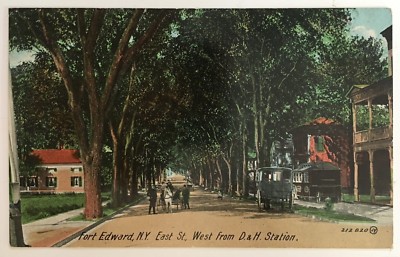1915 NY Postcard Fort Edward New York East St. West from D&H Station ...