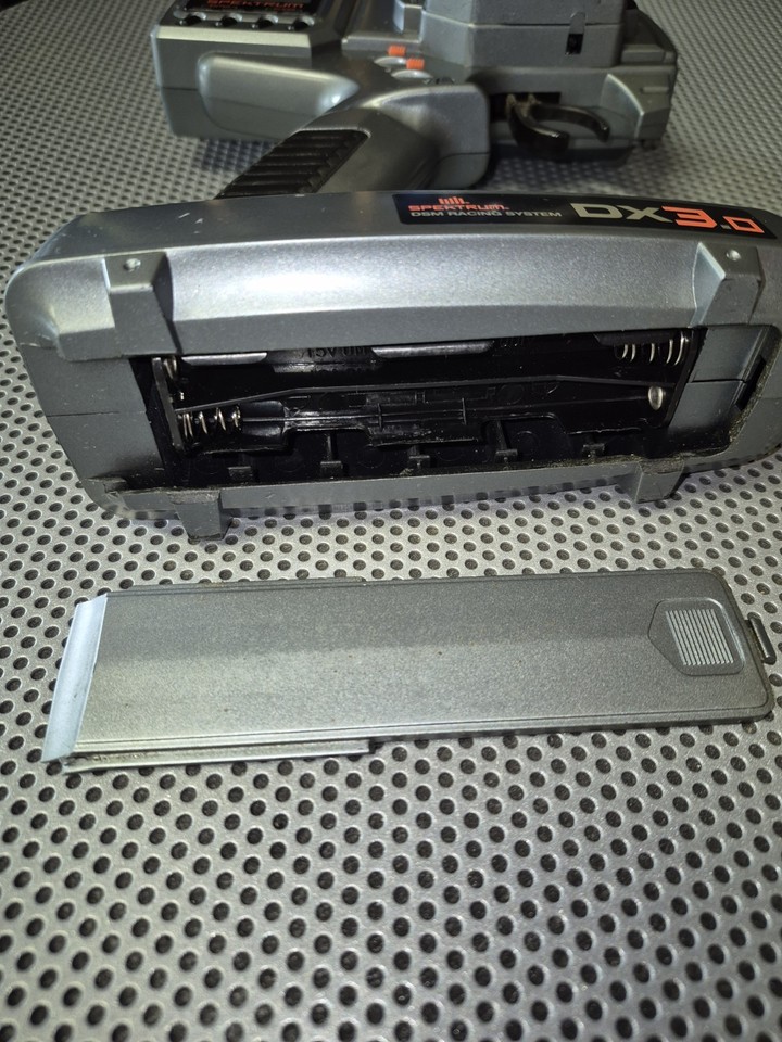 Spektrum DSM Racing DX3.0 2.4GHz Spreadspectrum technology transmitter ...