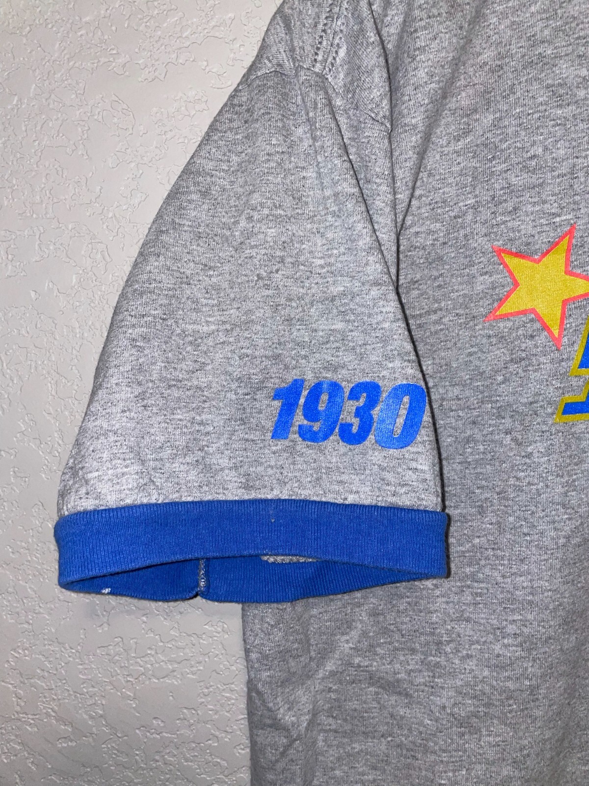 Y2K Anvil Snickers Candy Bar Chocolate Ringer Gray Sh… - Gem