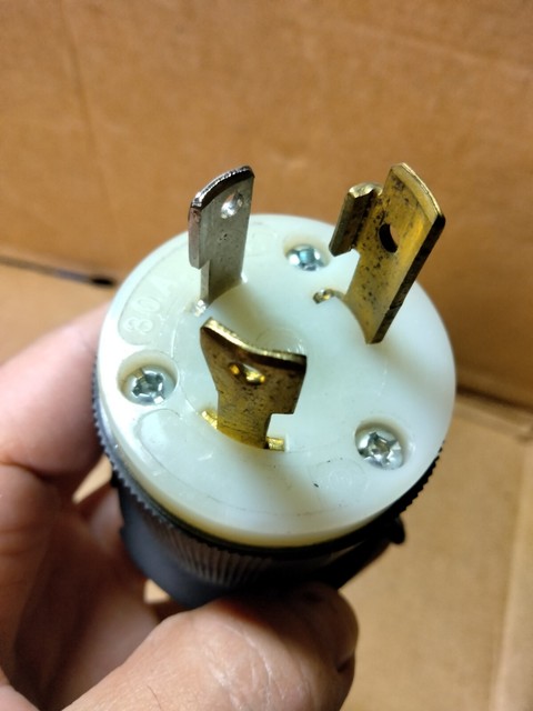 Hubbell HBL2611 Locking Plug, 30A, 125V, 2-Pole L5-30P - Black and ...