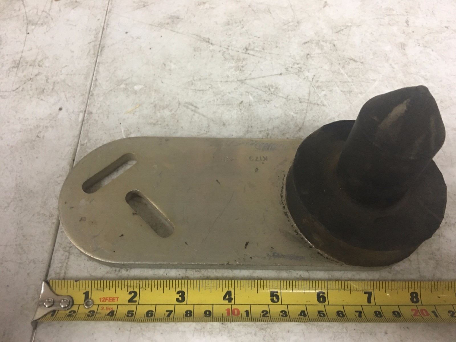 Left KW Hood Locator Pin & Bracket Kenworth # K179-481 Ref. # K273257 ...