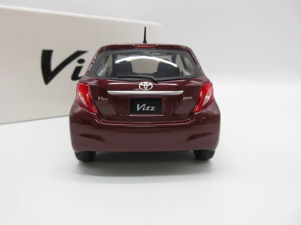 1/24 3Rd Generation Vitz Jewela Color Sample Novelty Minicar Dark Red ...