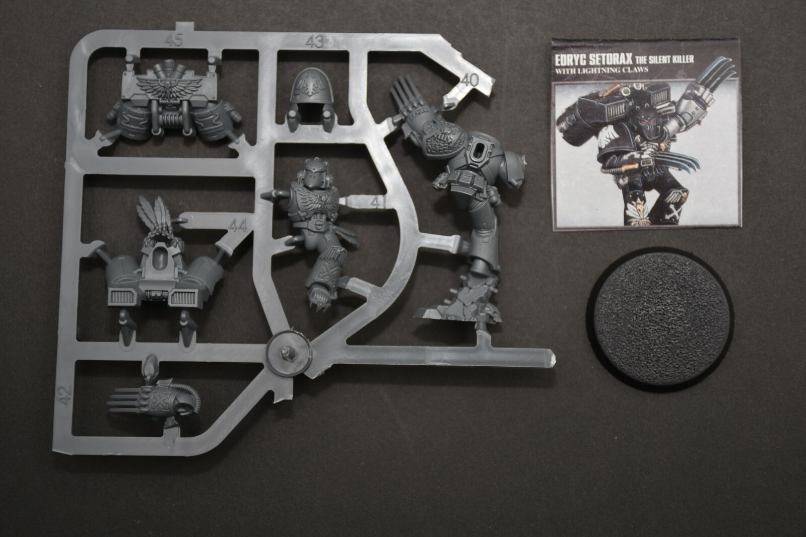 Warhammer 40k Edryc Setorax - Deathwatch Raven Guard Assault Marine w ...