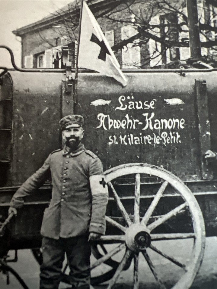 WWI German soldiers Medical Medics posing Lice Water Cannon wagon Lause ...