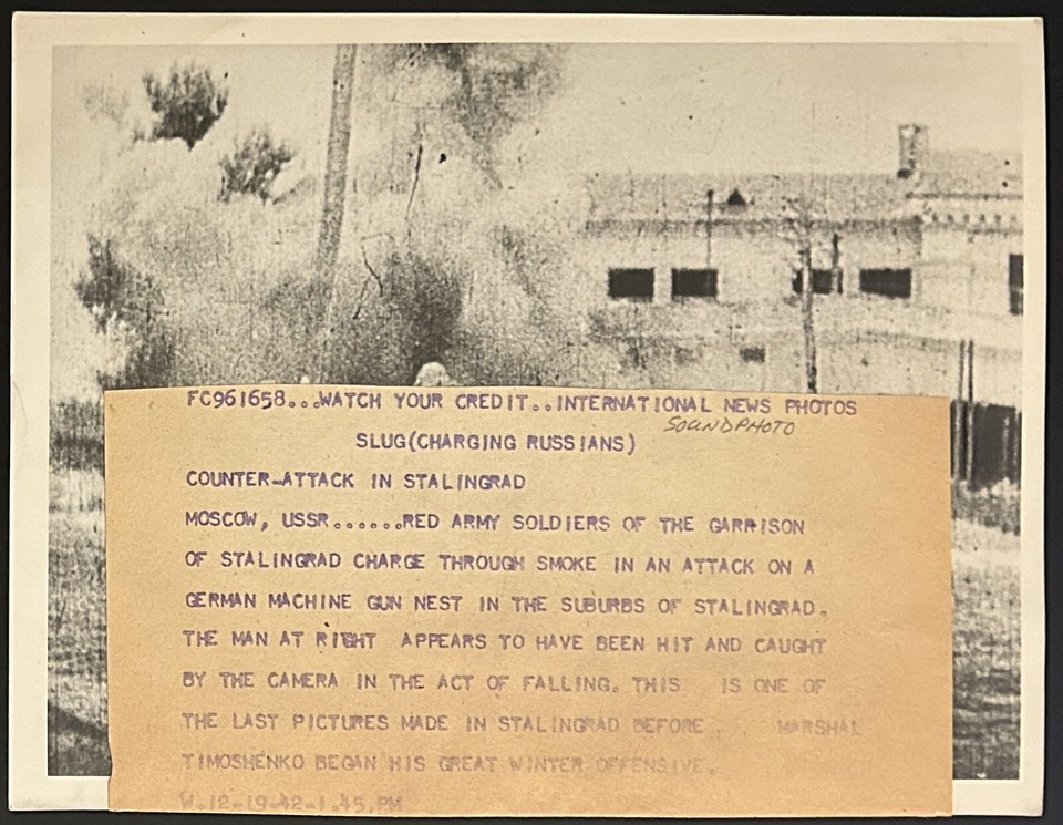 1942 Photo Type 1-WWII Russian Red Army Soldiers Attack German Machine ...